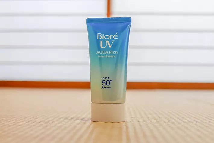 Biore UV Aqua Rich Watery Essence SPF 50+ PA++++ (2017 Edition) Review ...
