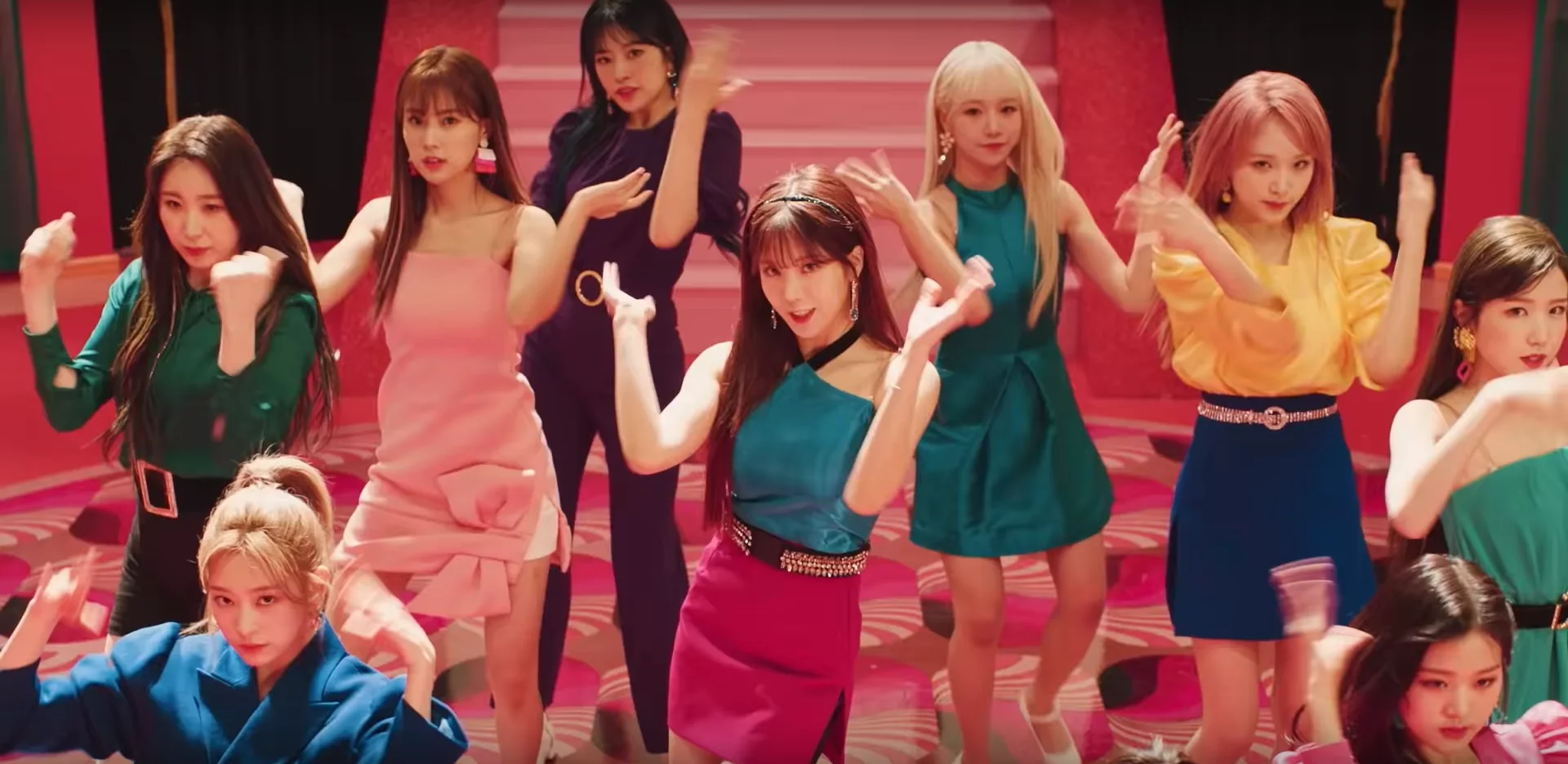 trang phục sẵn sàng cho bữa tiệc từ MV “Fiesta” của IZ*ONE